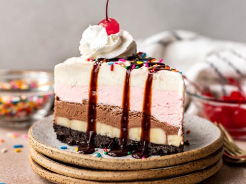 Banana split ice cream store