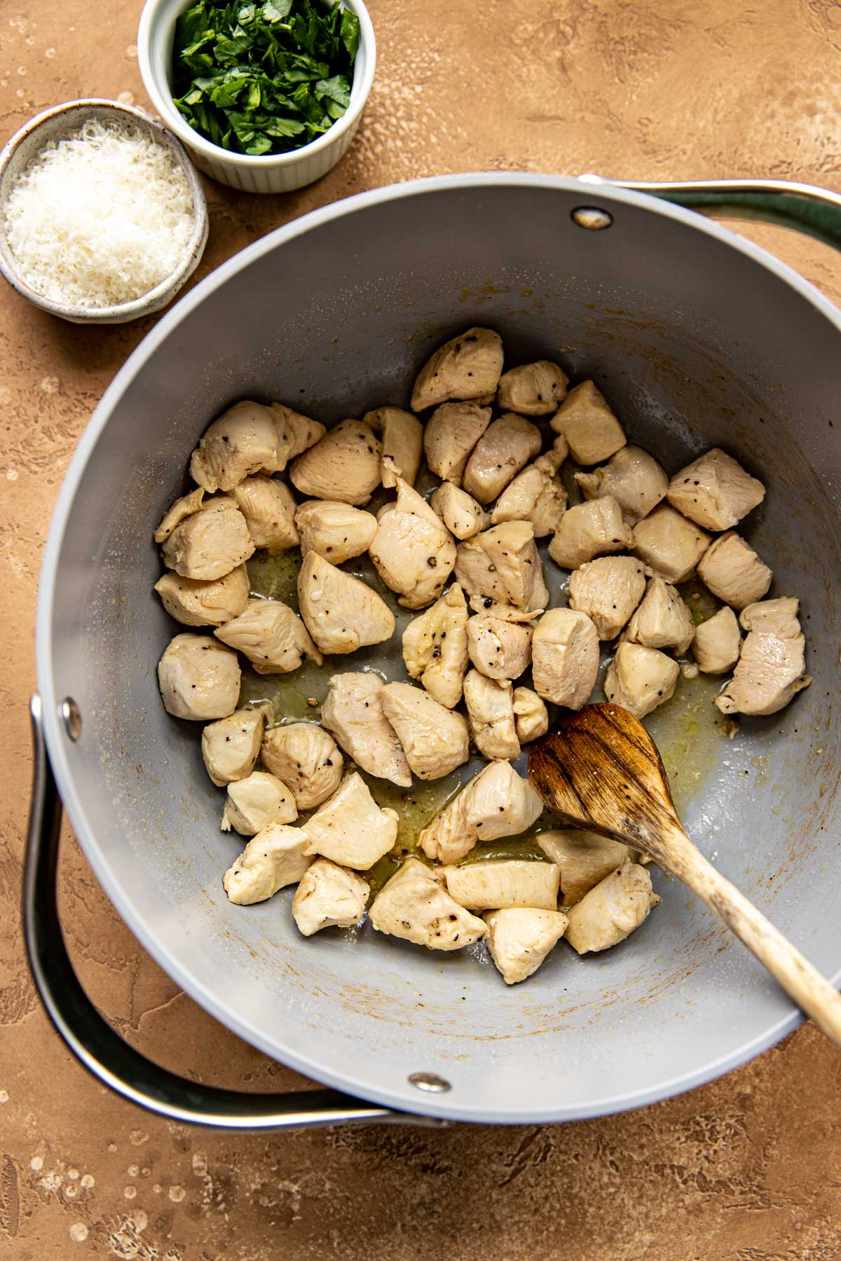One-Pot Creamy Chicken Marsala Pasta - Kroll's Korner