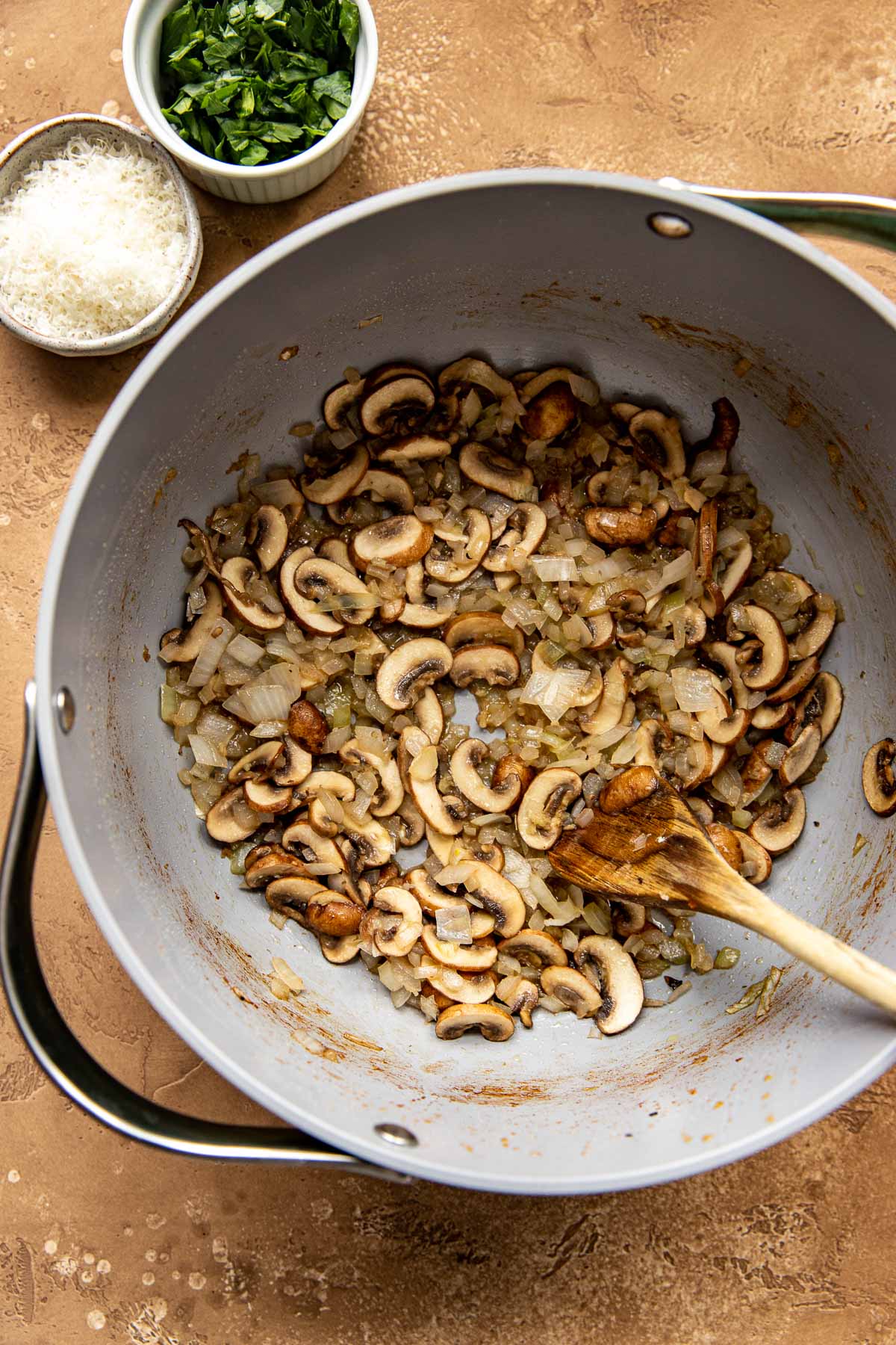 One-Pot Creamy Chicken Marsala Pasta - Kroll's Korner
