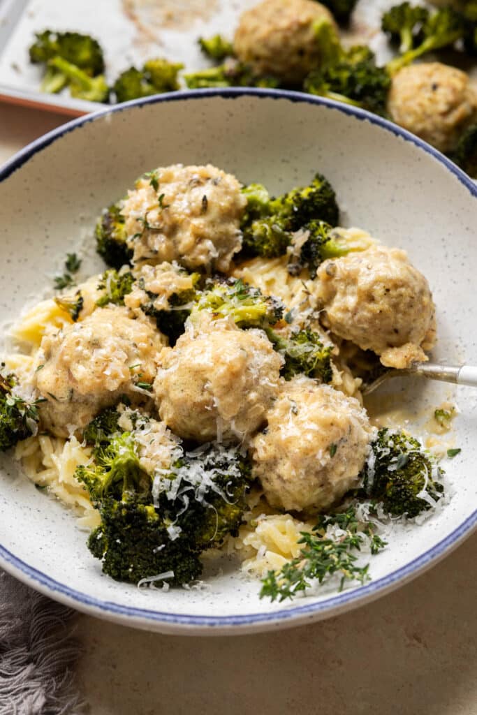 Juicy Chicken Meatballs and Broccoli • Kroll's Korner