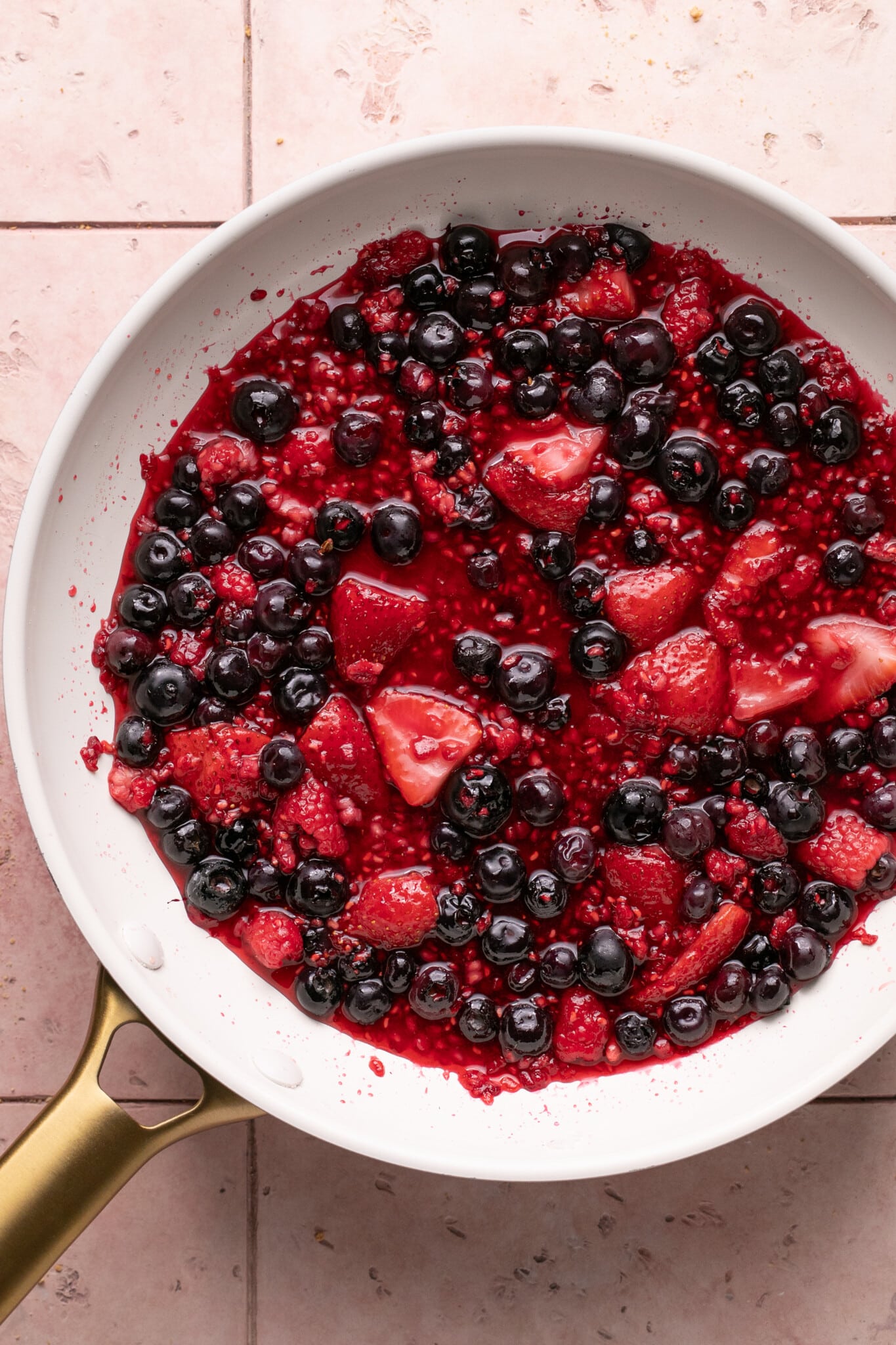 No Bake Berry Cheesecake Bars • Kroll's Korner