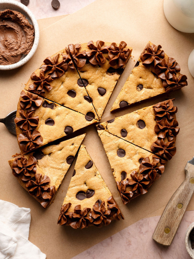 Chocolate Chip Cookie Cake • Kroll's Korner